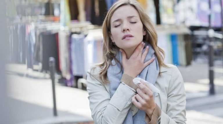 Flegma w gardle - objawy, domowe sposoby na rozrzedzenie • NovMed